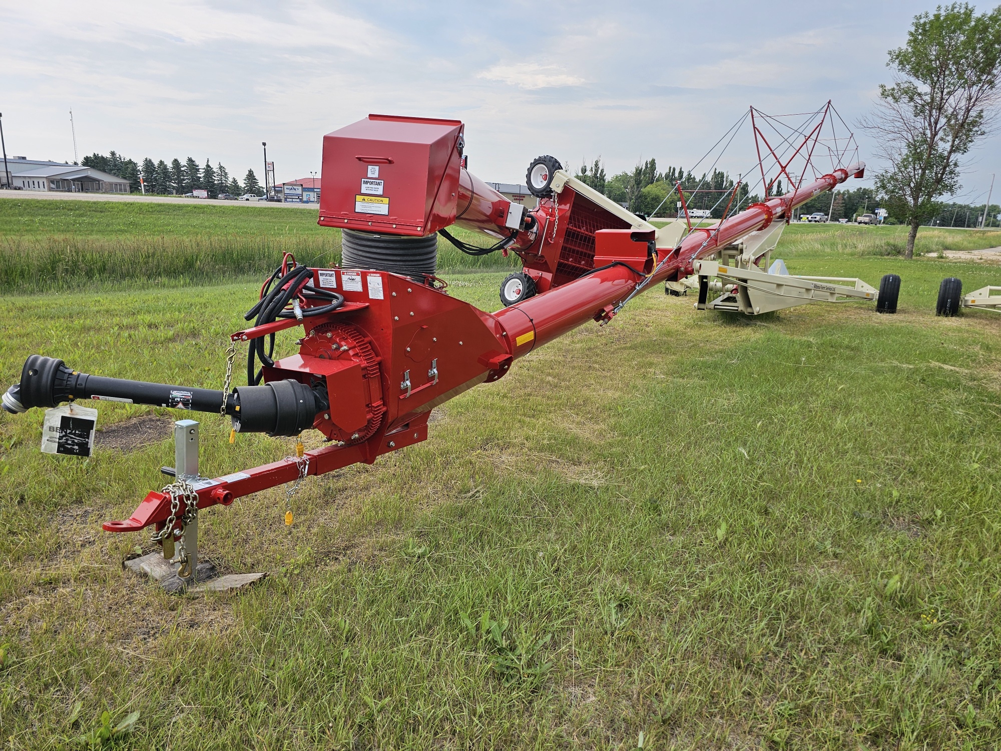 Grain Handling Equipment | 2025 Farm King Y1395TMR Auger